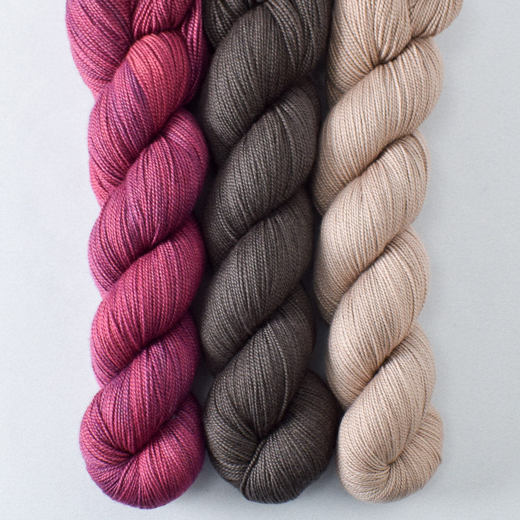 Dark Pegasus, Eeriesistable, Parchment - Avon Trio - Babette – Miss Babs